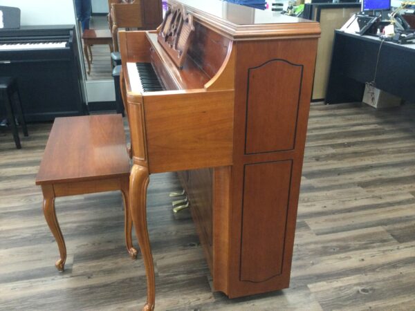 Yamaha – Model M405 cherry – 44” Console piano - Menchey Music