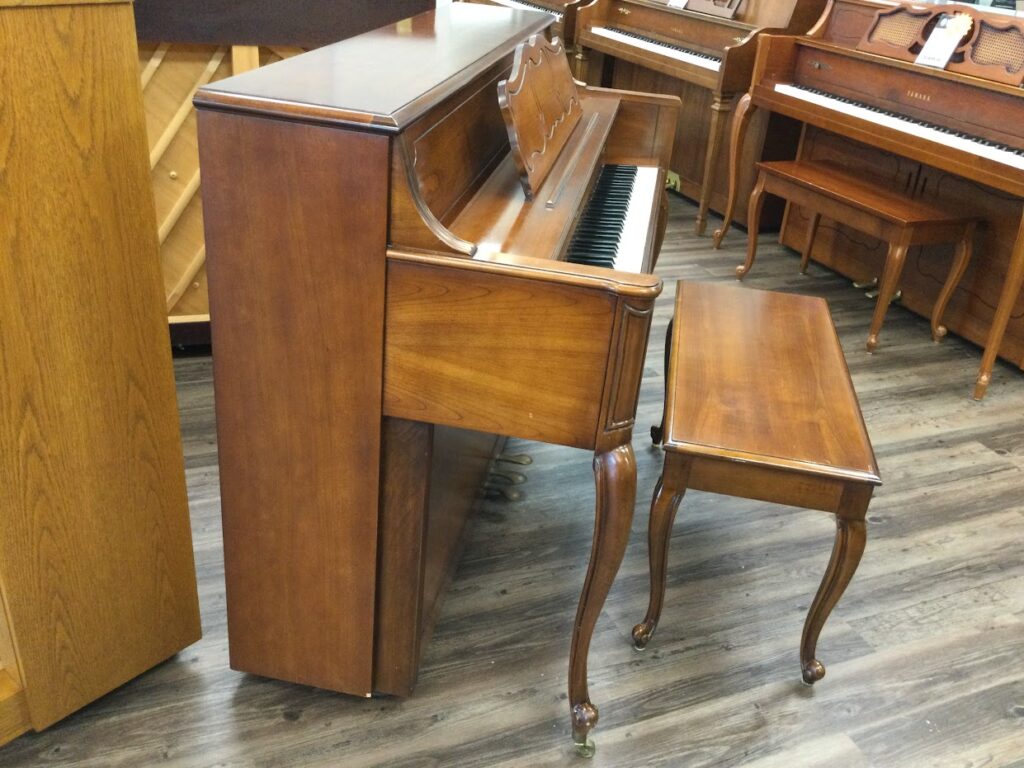 Everett – 41” Console Piano, #285305 - Menchey Music
