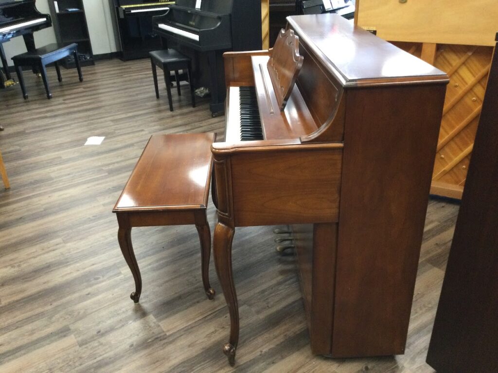 Everett – 41” Console Piano, #285305 - Menchey Music
