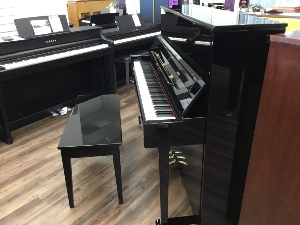 Yamaha - Model T118 polished ebony - 47” Upright Piano - Menchey Music