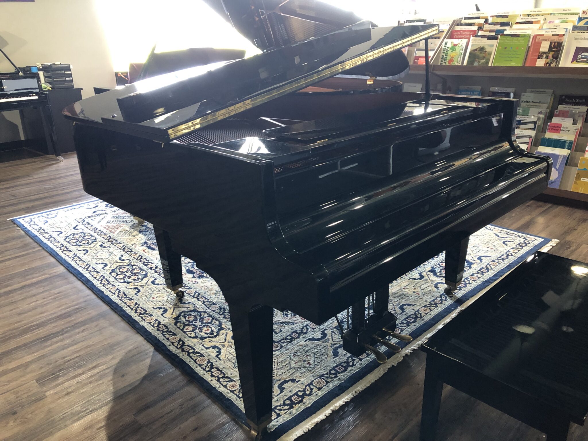 Kawai – Model GE-1- Polished Ebony – 5'1" Baby Grand Piano - Menchey Music