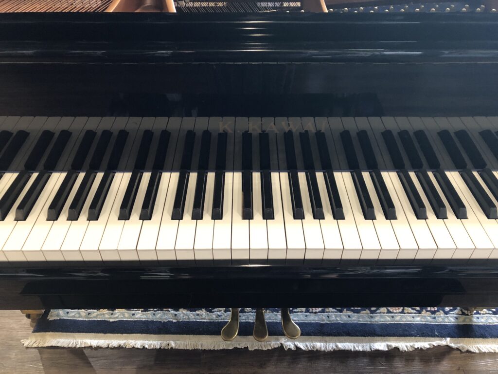 Kawai – Model GE-1- Polished Ebony – 5'1" Baby Grand Piano - Menchey Music